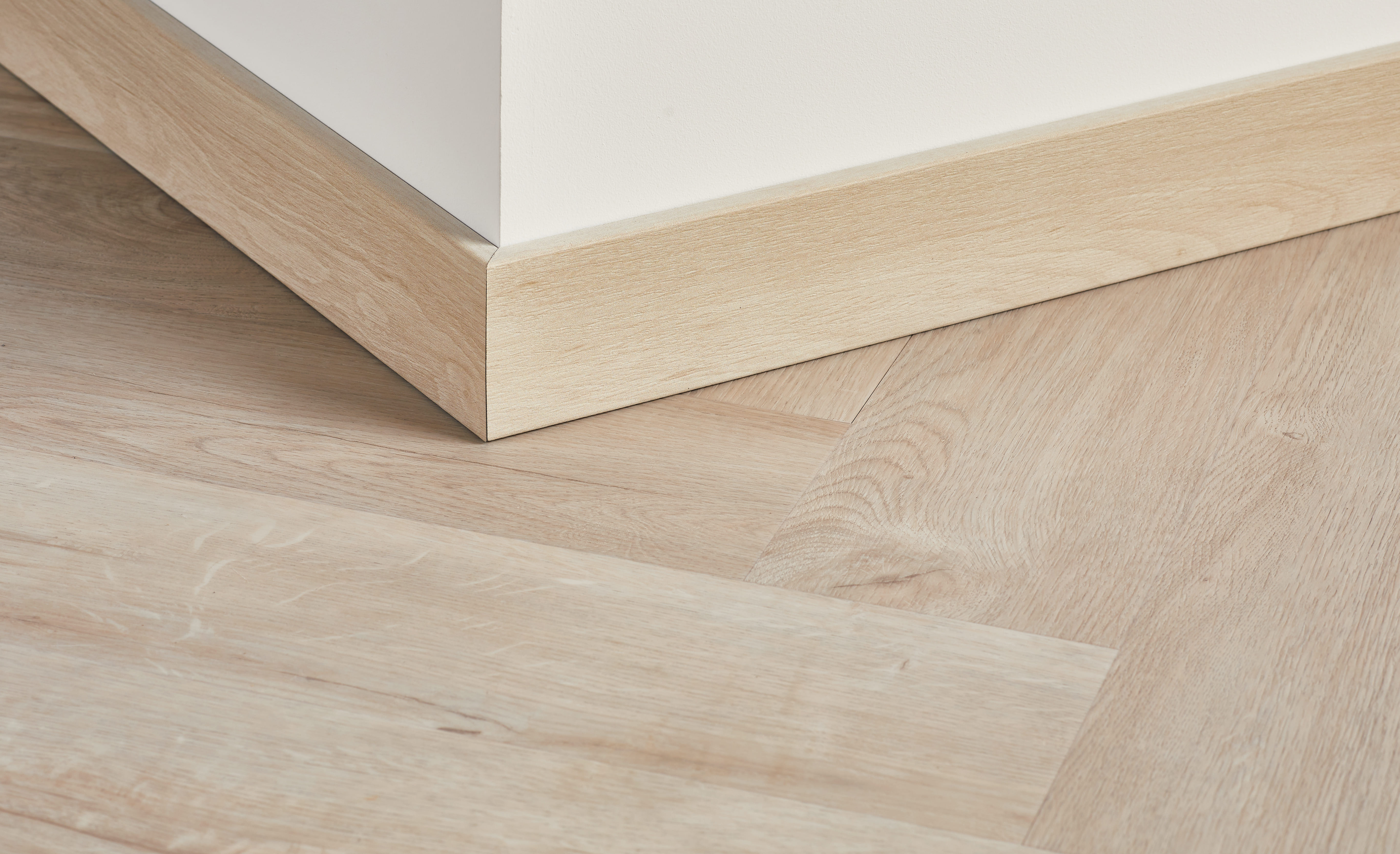 Plinthe, chêne blanchi, 8 x 200 cm | Saint Maclou