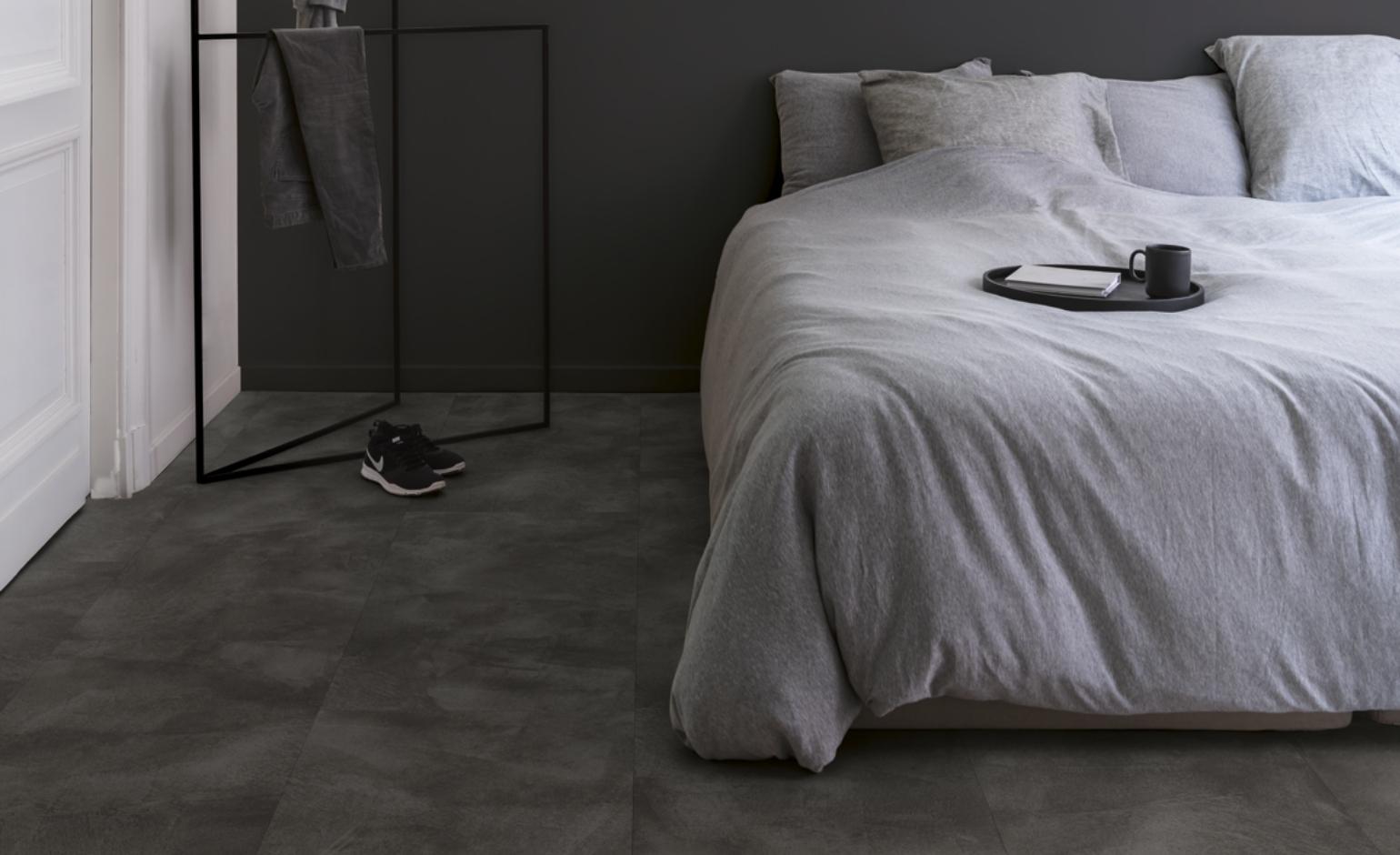 Sol vinyle ALPHA VINYL ILLUME, Béton graphite tendre, dalle 42.80 x 85. ...